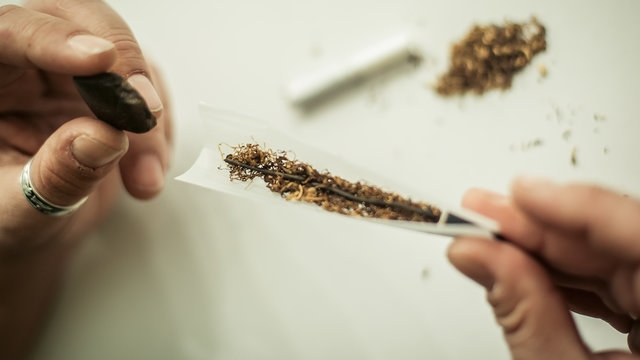 How To Roll A Hash Joint In 7 Simple Steps