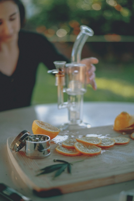 Bong Cleaning Hacks: How To Clean Your Bong And Make It Look Beautiful ...