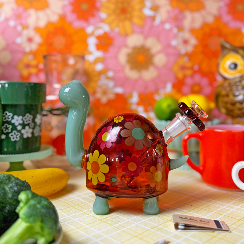 Burning Love Retro Turtle Bong | Herb